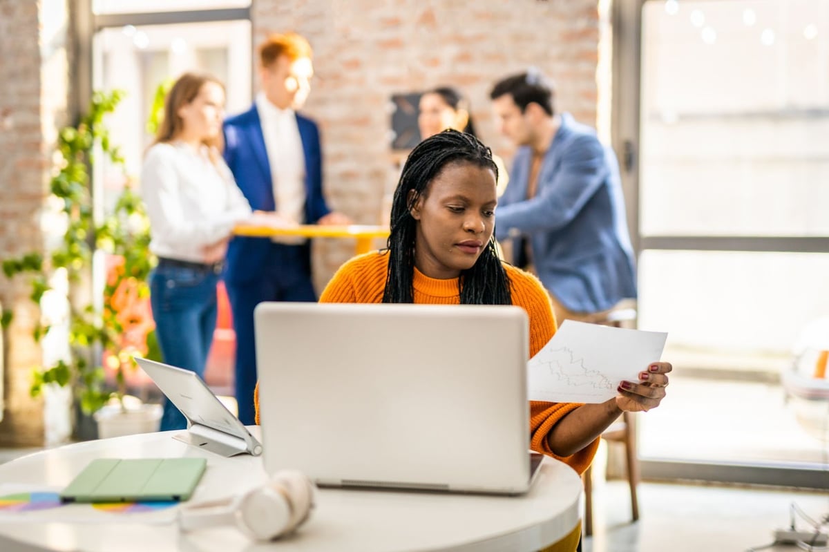 Your Guide to Effective Online Meetings (with Checklist)